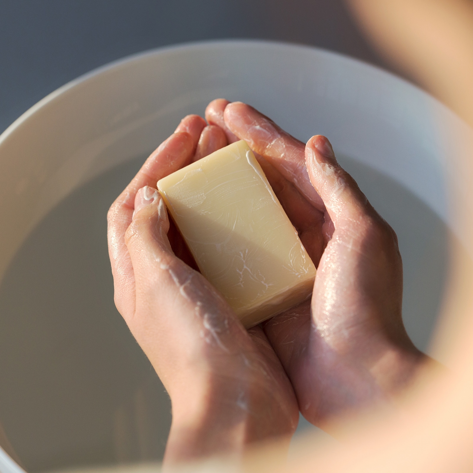 Subclinical Acne: How To Visibly Reduce Forehead Bumps | Root Science